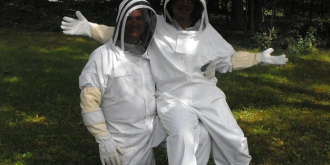 Top 10 Best Sting Proof Bee Suits (2020) - BeeKeepClub