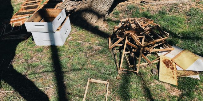 Beehive Frame Assembly - Beginner's Guide - BeeKeepClub