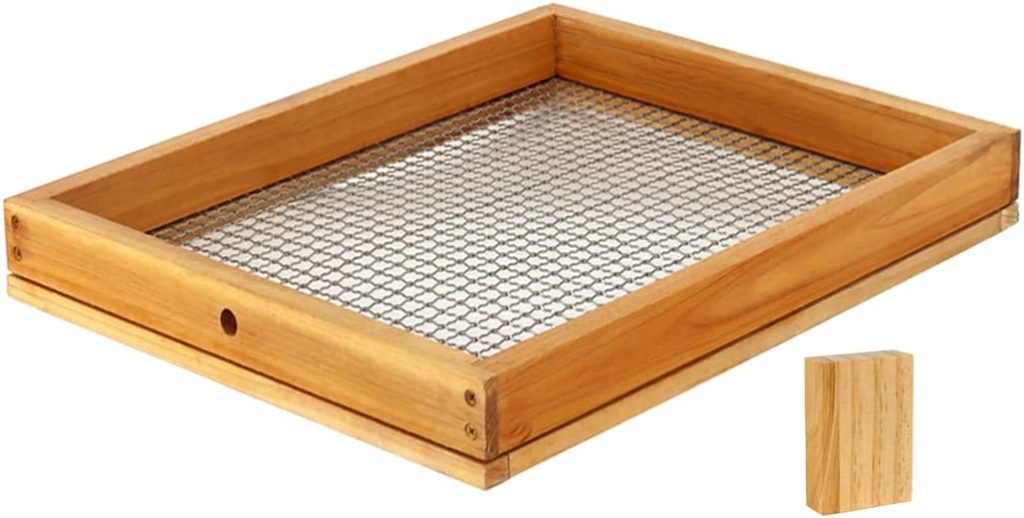 Installing a Beehive Candy Board - BeeKeepClub